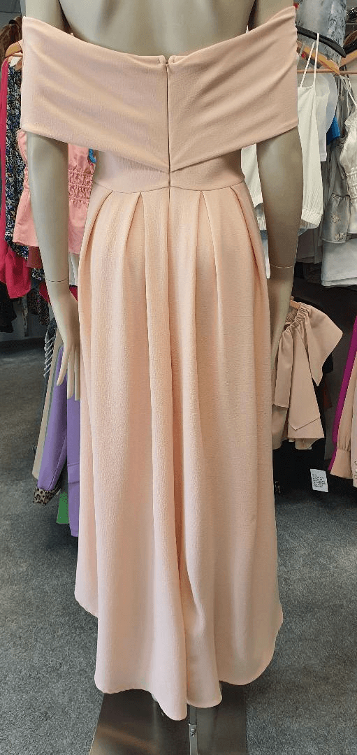 Rochie Roz cu Trenă - Eleganță la Fashion Weekend